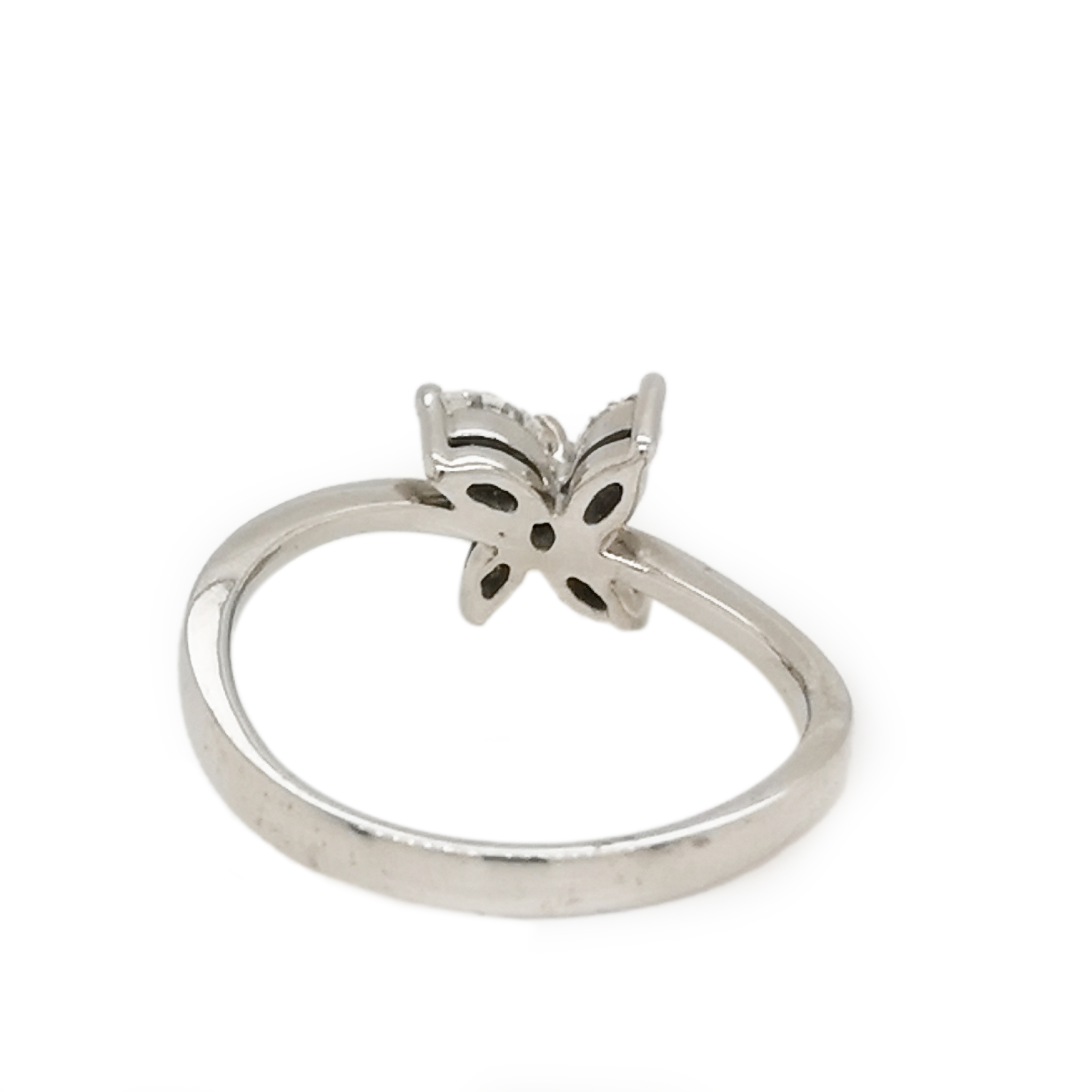 18K White Gold Diamond Flora Ring - ValueMax Jewellery